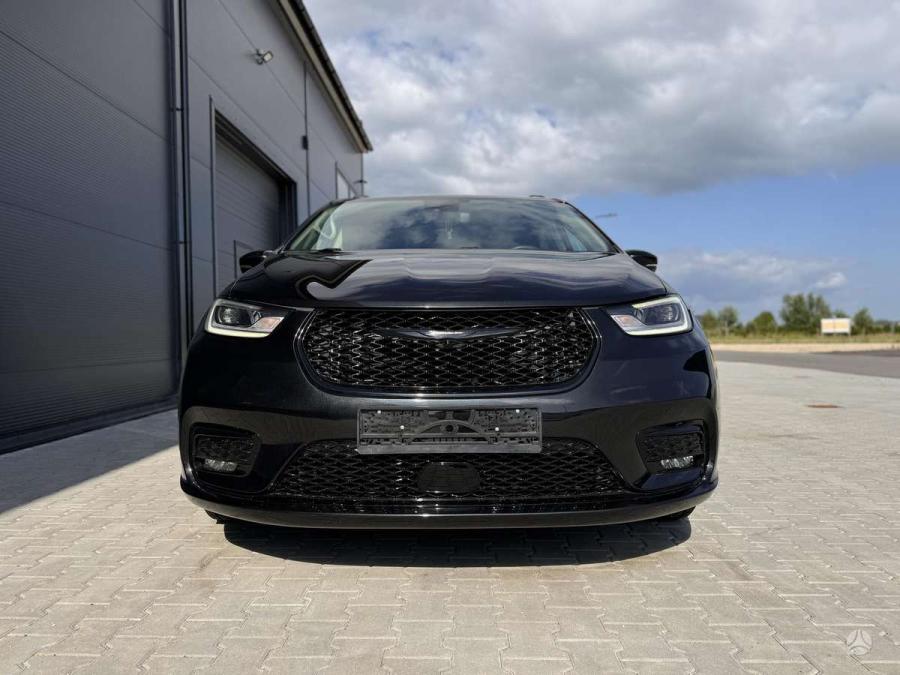 Melns Chrysler Pacifica 2022 Klaipėda, ar dzinēja tilpumu 3.60 L un nobraukumu 172 tūkst. km par 20700 €, foto 5 vietnē AUTOMOTO.COM.LV