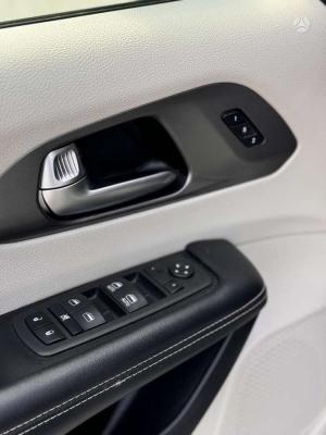 Melns Chrysler Pacifica 2022 Klaipėda, ar dzinēja tilpumu 3.60 L un nobraukumu 172 tūkst. km par 20700 €, foto 11 vietnē AUTOMOTO.COM.LV