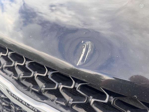 Black Chrysler Pacifica 2022 in Siauliai, with an engine capacity of 3.60 L and mileage of 240 thousand km for 15500 €, photo 7 on AUTOMOTO.COM.LV