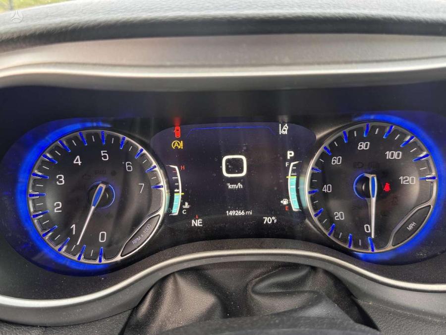 Black Chrysler Pacifica 2022 in Siauliai, with an engine capacity of 3.60 L and mileage of 240 thousand km for 15500 €, photo 13 on AUTOMOTO.COM.LV