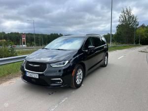 Black Chrysler Pacifica 2022 in Vilnius, with an engine capacity of 3.60 L and mileage of 218 thousand km for 17900 €, photo  on AUTOMOTO.COM.LV