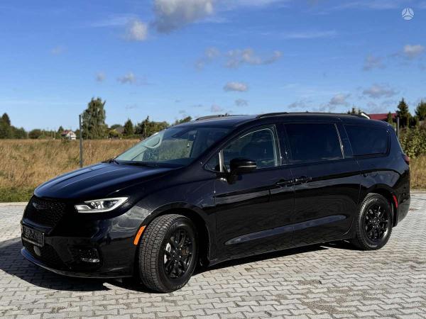 Chrysler Pacifica 2022 in Klaipeda on AUTOMOTO.COM.LV Black Chrysler Pacifica 2022 in Klaipeda, with an engine capacity of 3.60 L and mileage of 171 thousand km for 19200 €, photo 11 on AUTOMOTO.COM.LV