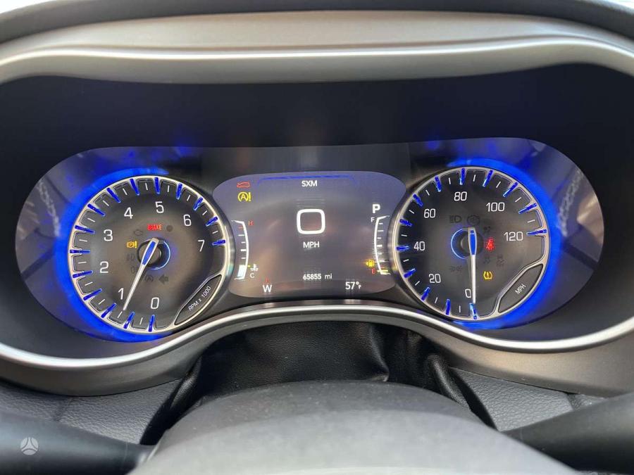 Black Chrysler Pacifica 2022 in Kaunas, with an engine capacity of 3.60 L and mileage of 105 thousand km for 10300 €, photo 11 on AUTOMOTO.COM.LV
