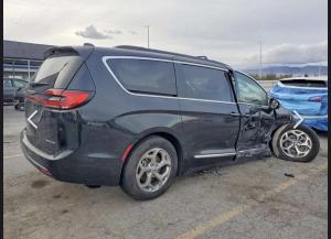 Black Chrysler Pacifica 2022 in Kaunas, with an engine capacity of 3.60 L and mileage of 158 thousand km for 12850 €, photo 4 on AUTOMOTO.COM.LV