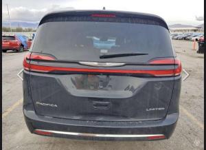 Black Chrysler Pacifica 2022 in Kaunas, with an engine capacity of 3.60 L and mileage of 158 thousand km for 12850 €, photo 6 on AUTOMOTO.COM.LV