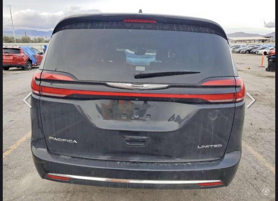 Black Chrysler Pacifica 2022 in Kaunas, with an engine capacity of 3.60 L and mileage of 158 thousand km for 12850 €, photo 6 on AUTOMOTO.COM.LV