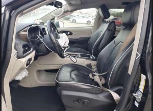 Black Chrysler Pacifica 2022 in Kaunas, with an engine capacity of 3.60 L and mileage of 158 thousand km for 12850 €, photo 7 on AUTOMOTO.COM.LV