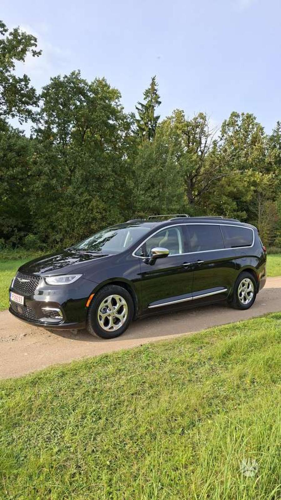 Melns Chrysler Pacifica 2022 Kauņa, ar dzinēja tilpumu 3.60 L un nobraukumu 228 tūkst. km par 21500 €, foto 1 vietnē AUTOMOTO.COM.LV