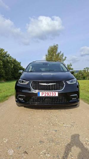 Melns Chrysler Pacifica 2022 Kauņa, ar dzinēja tilpumu 3.60 L un nobraukumu 228 tūkst. km par 21500 €, foto 3 vietnē AUTOMOTO.COM.LV