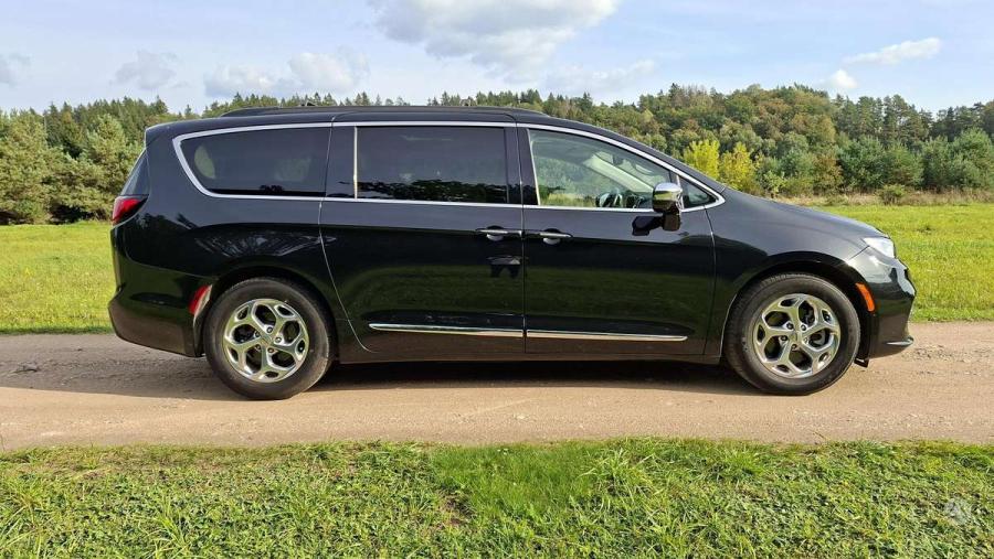 Melns Chrysler Pacifica 2022 Kauņa, ar dzinēja tilpumu 3.60 L un nobraukumu 228 tūkst. km par 21500 €, foto 5 vietnē AUTOMOTO.COM.LV