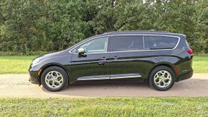 Melns Chrysler Pacifica 2022 Kauņa, ar dzinēja tilpumu 3.60 L un nobraukumu 228 tūkst. km par 21500 €, foto 6 vietnē AUTOMOTO.COM.LV