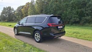 Melns Chrysler Pacifica 2022 Kauņa, ar dzinēja tilpumu 3.60 L un nobraukumu 228 tūkst. km par 21500 €, foto 7 vietnē AUTOMOTO.COM.LV