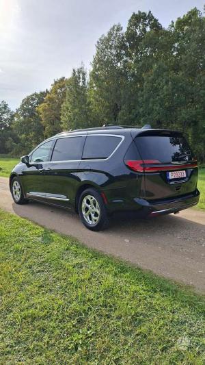 Melns Chrysler Pacifica 2022 Kauņa, ar dzinēja tilpumu 3.60 L un nobraukumu 228 tūkst. km par 21500 €, foto 8 vietnē AUTOMOTO.COM.LV