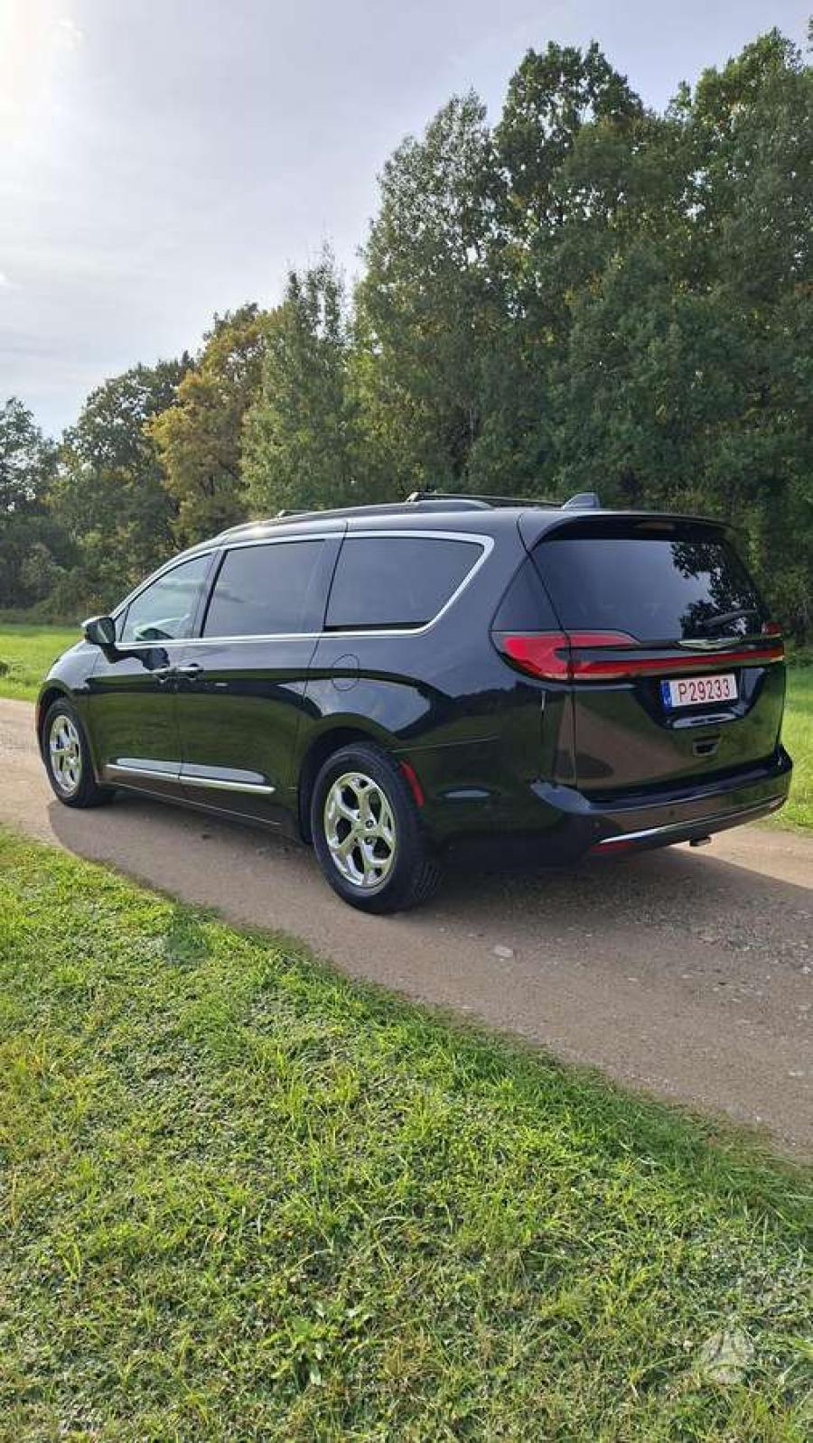 Melns Chrysler Pacifica 2022 Kauņa, ar dzinēja tilpumu 3.60 L un nobraukumu 228 tūkst. km par 21500 €, foto 8 vietnē AUTOMOTO.COM.LV