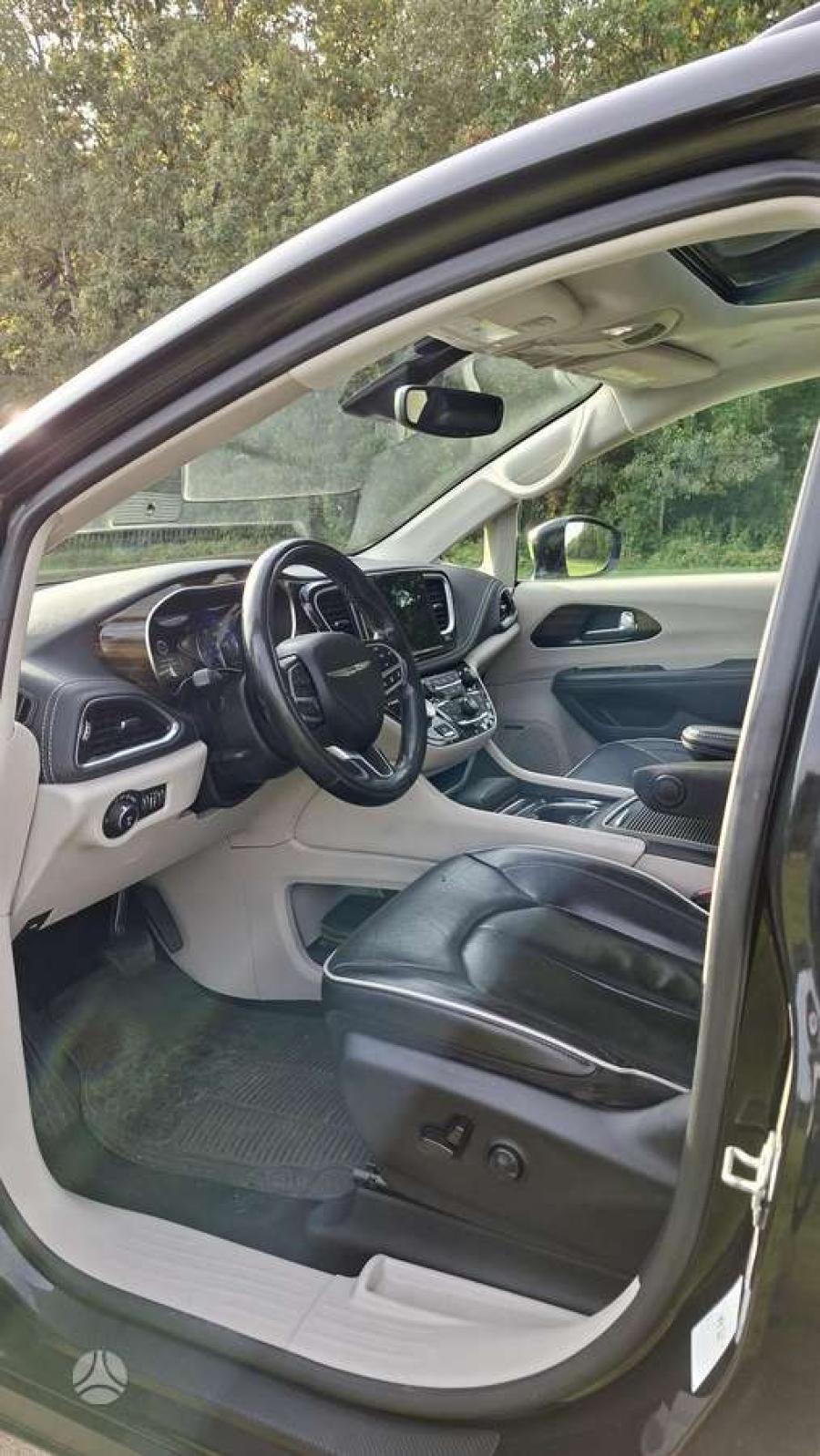 Melns Chrysler Pacifica 2022 Kauņa, ar dzinēja tilpumu 3.60 L un nobraukumu 228 tūkst. km par 21500 €, foto 11 vietnē AUTOMOTO.COM.LV