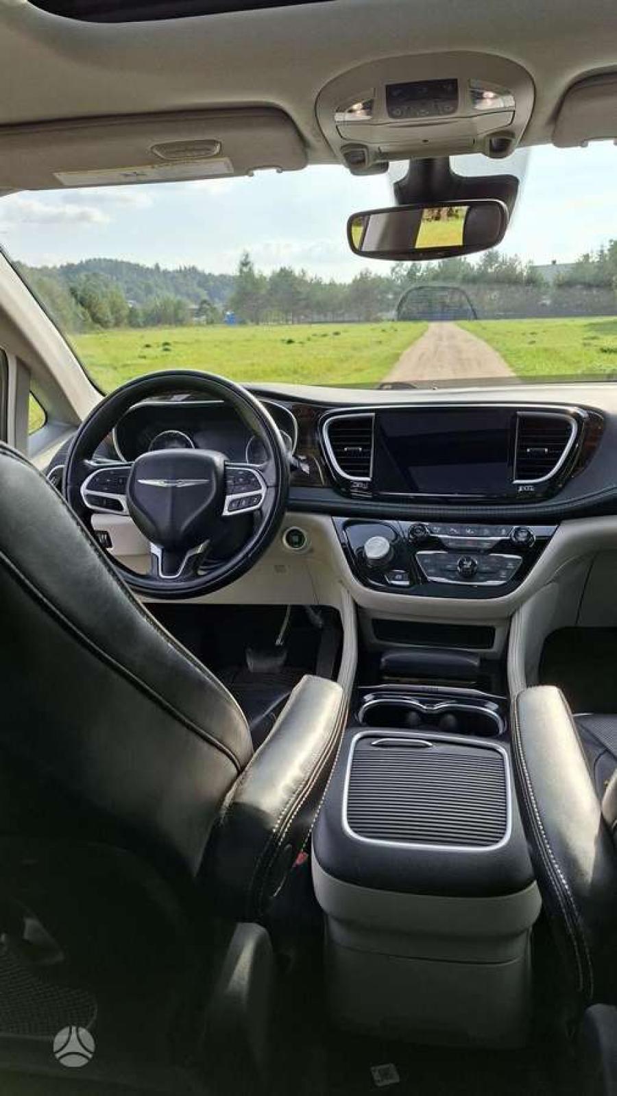 Melns Chrysler Pacifica 2022 Kauņa, ar dzinēja tilpumu 3.60 L un nobraukumu 228 tūkst. km par 21500 €, foto 13 vietnē AUTOMOTO.COM.LV