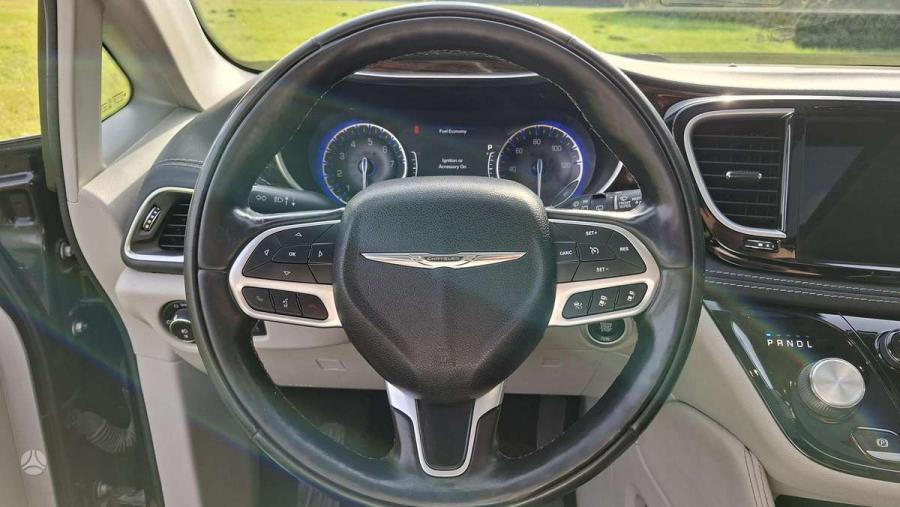 Melns Chrysler Pacifica 2022 Kauņa, ar dzinēja tilpumu 3.60 L un nobraukumu 228 tūkst. km par 21500 €, foto 14 vietnē AUTOMOTO.COM.LV