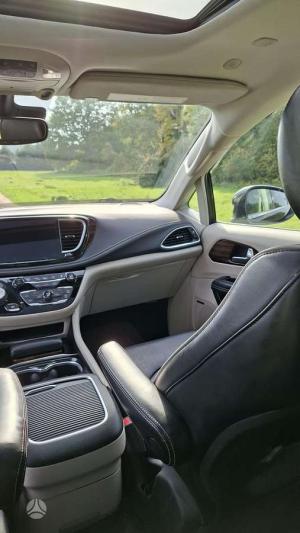 Melns Chrysler Pacifica 2022 Kauņa, ar dzinēja tilpumu 3.60 L un nobraukumu 228 tūkst. km par 21500 €, foto 15 vietnē AUTOMOTO.COM.LV