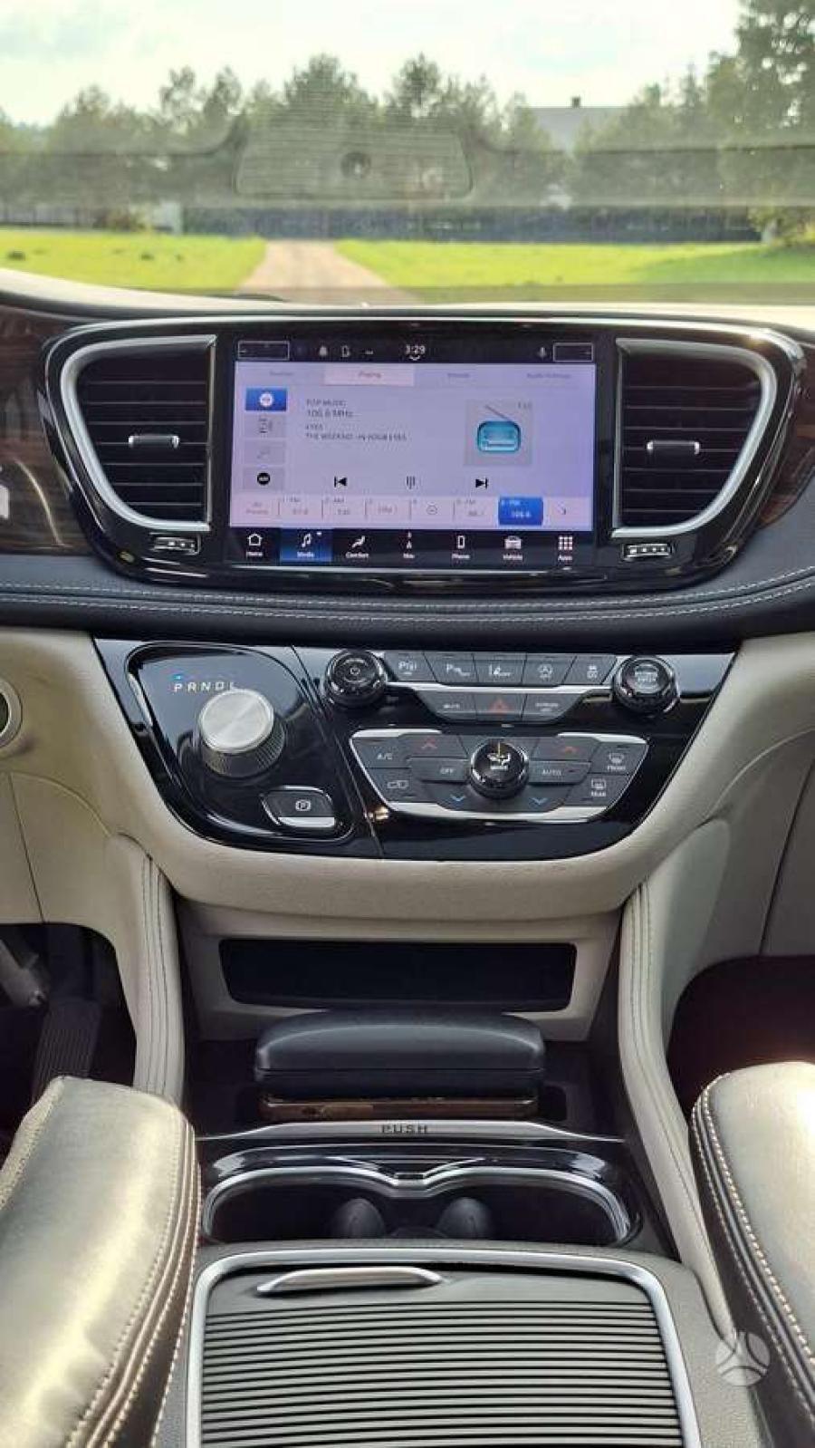 Melns Chrysler Pacifica 2022 Kauņa, ar dzinēja tilpumu 3.60 L un nobraukumu 228 tūkst. km par 21500 €, foto 16 vietnē AUTOMOTO.COM.LV