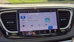 Melns Chrysler Pacifica 2022 Kauņa, ar dzinēja tilpumu 3.60 L un nobraukumu 228 tūkst. km par 21500 €, foto 17 vietnē AUTOMOTO.COM.LV