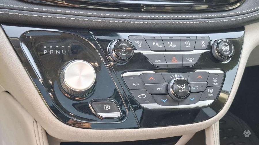 Melns Chrysler Pacifica 2022 Kauņa, ar dzinēja tilpumu 3.60 L un nobraukumu 228 tūkst. km par 21500 €, foto 18 vietnē AUTOMOTO.COM.LV