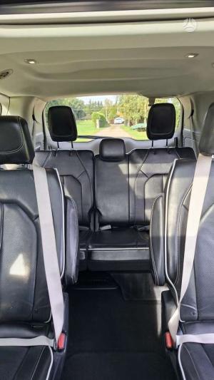 Melns Chrysler Pacifica 2022 Kauņa, ar dzinēja tilpumu 3.60 L un nobraukumu 228 tūkst. km par 21500 €, foto 25 vietnē AUTOMOTO.COM.LV