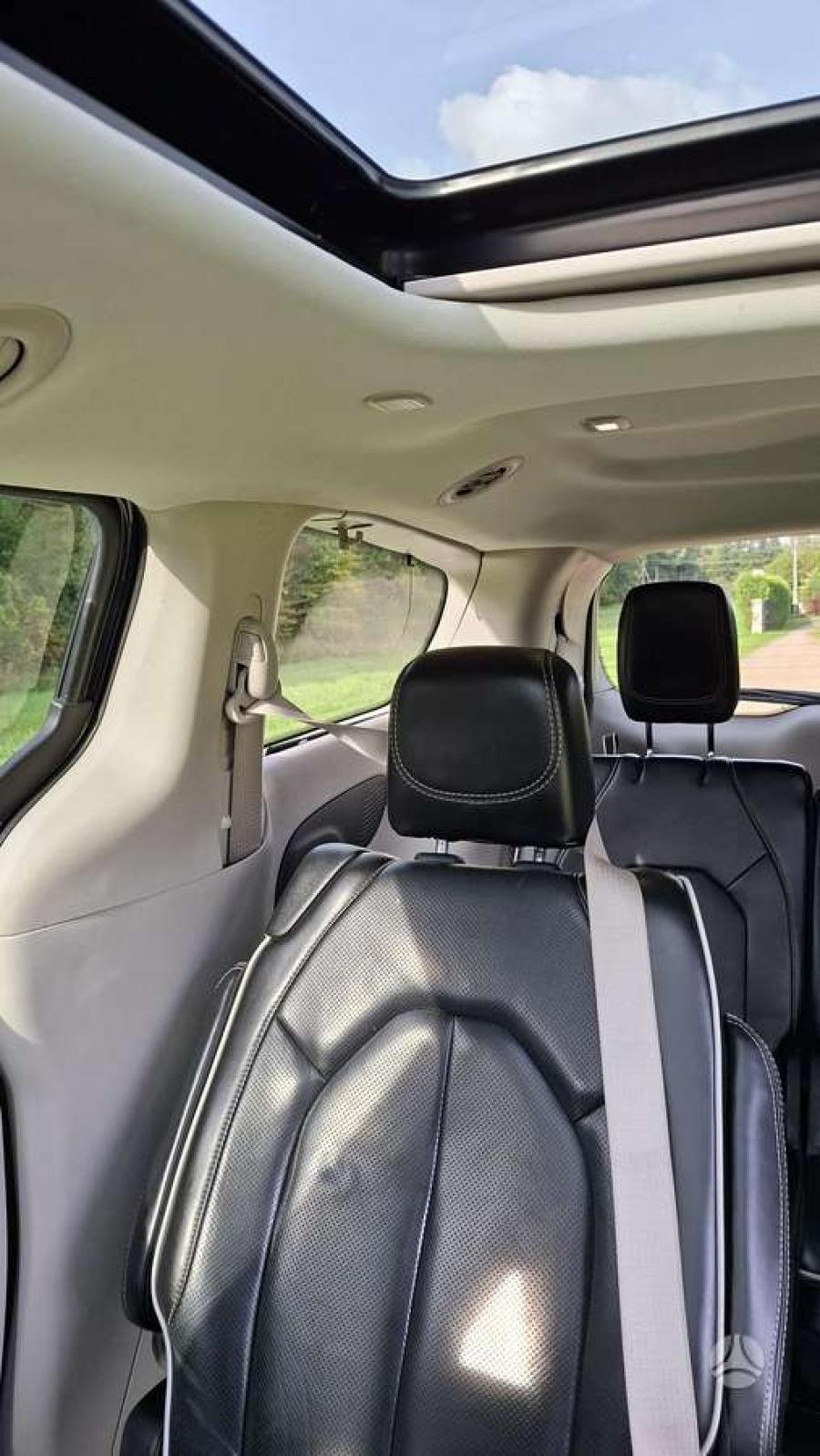 Melns Chrysler Pacifica 2022 Kauņa, ar dzinēja tilpumu 3.60 L un nobraukumu 228 tūkst. km par 21500 €, foto 26 vietnē AUTOMOTO.COM.LV
