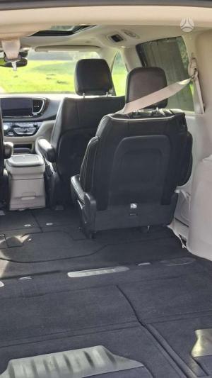 Melns Chrysler Pacifica 2022 Kauņa, ar dzinēja tilpumu 3.60 L un nobraukumu 228 tūkst. km par 21500 €, foto 28 vietnē AUTOMOTO.COM.LV