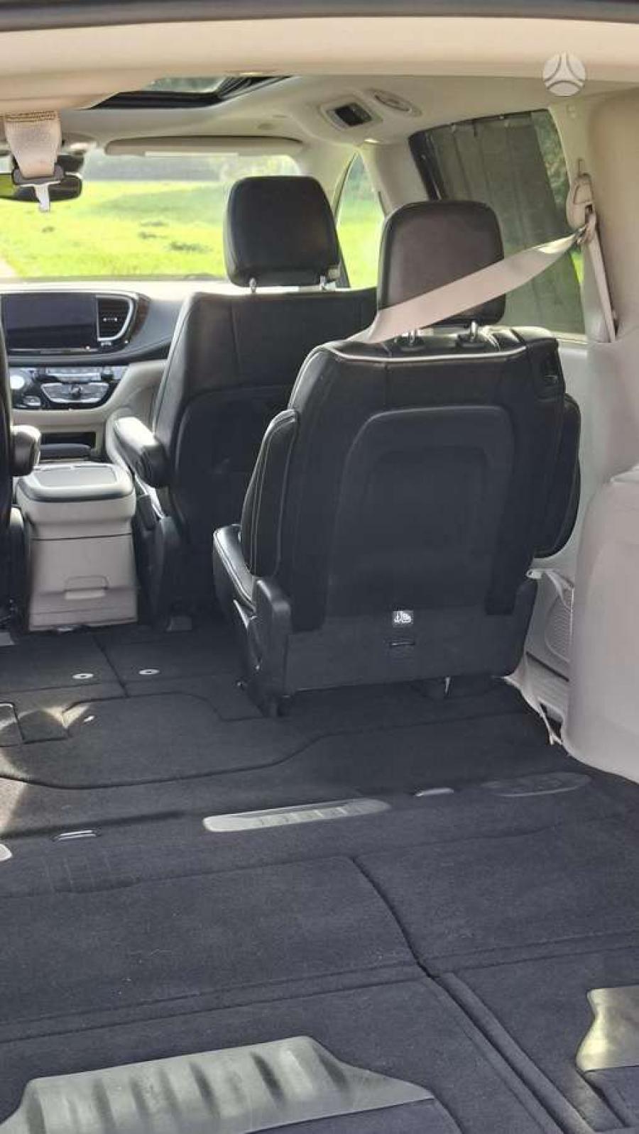 Melns Chrysler Pacifica 2022 Kauņa, ar dzinēja tilpumu 3.60 L un nobraukumu 228 tūkst. km par 21500 €, foto 28 vietnē AUTOMOTO.COM.LV