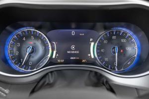 Black Chrysler Pacifica 2023 in Vilnius, with an engine capacity of 3.61 L and mileage of 69 thousand km for 29800 €, photo 14 on AUTOMOTO.COM.LV