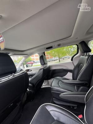 Black Chrysler Pacifica 2023 in Klaipeda, with an engine capacity of 3.60 L and mileage of 76 thousand km for 31800 €, photo 9 on AUTOMOTO.COM.LV