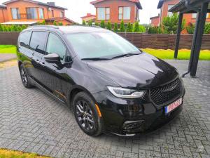 Melns Chrysler Pacifica 2023 Viļņa, ar dzinēja tilpumu 3.60 L un nobraukumu 128 tūkst. km par 26500 €, foto 3 vietnē AUTOMOTO.COM.LV