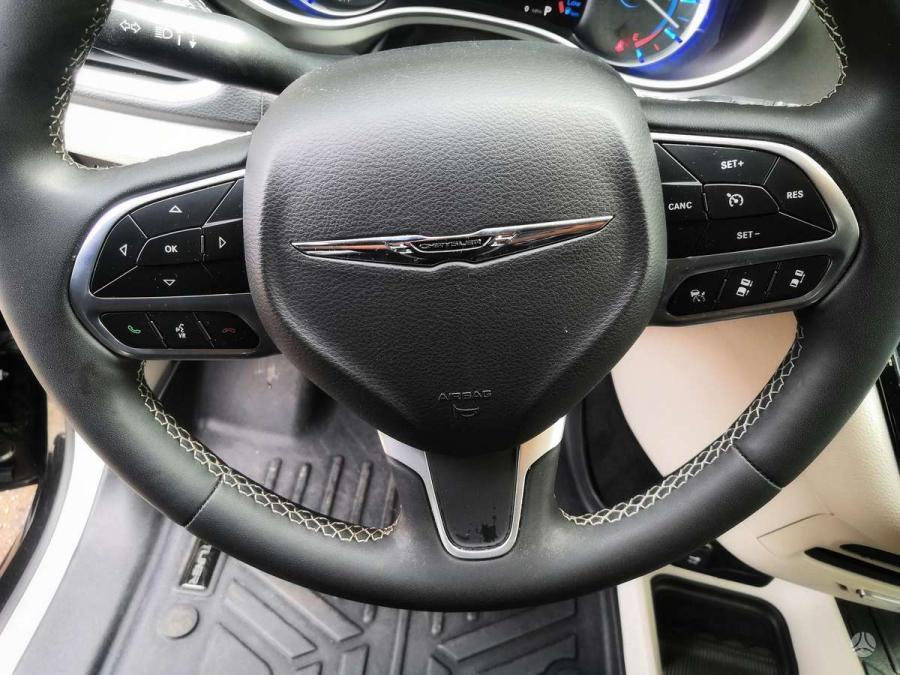 Melns Chrysler Pacifica 2023 Viļņa, ar dzinēja tilpumu 3.60 L un nobraukumu 128 tūkst. km par 26500 €, foto 17 vietnē AUTOMOTO.COM.LV