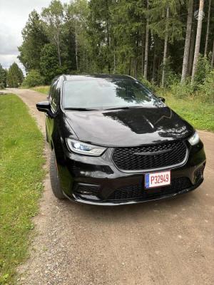 Melns Chrysler Pacifica 2023 Plungė, ar dzinēja tilpumu 3.61 L un nobraukumu 57 tūkst. km par 20850 €, foto 3 vietnē AUTOMOTO.COM.LV