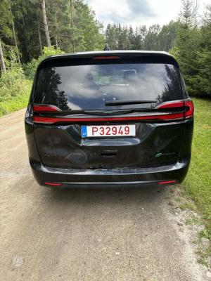 Melns Chrysler Pacifica 2023 Plungė, ar dzinēja tilpumu 3.61 L un nobraukumu 57 tūkst. km par 20850 €, foto 8 vietnē AUTOMOTO.COM.LV