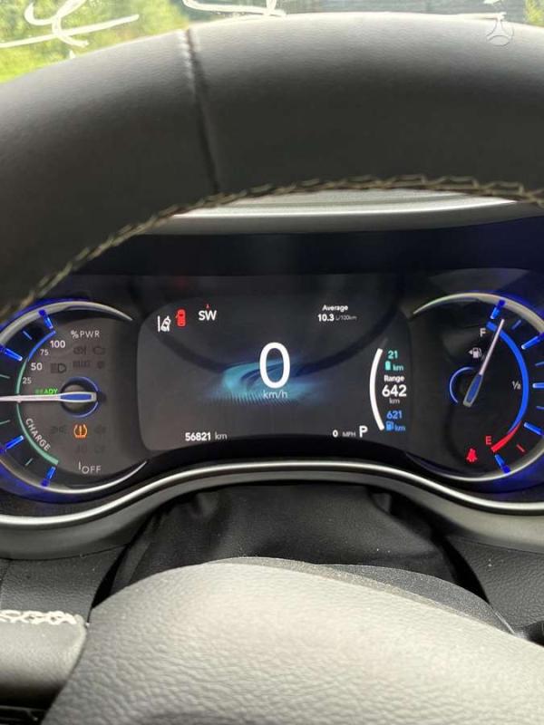 Black Chrysler Pacifica 2023 in Plunge, with an engine capacity of 3.61 L and mileage of 57 thousand km for 20850 €, photo 9 on AUTOMOTO.COM.LV