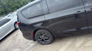 Melns Chrysler Pacifica 2023 Plungė, ar dzinēja tilpumu 3.61 L un nobraukumu 57 tūkst. km par 20850 €, foto 16 vietnē AUTOMOTO.COM.LV