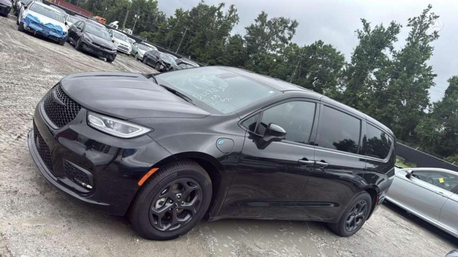Melns Chrysler Pacifica 2023 Plungė, ar dzinēja tilpumu 3.61 L un nobraukumu 57 tūkst. km par 20850 €, foto 19 vietnē AUTOMOTO.COM.LV