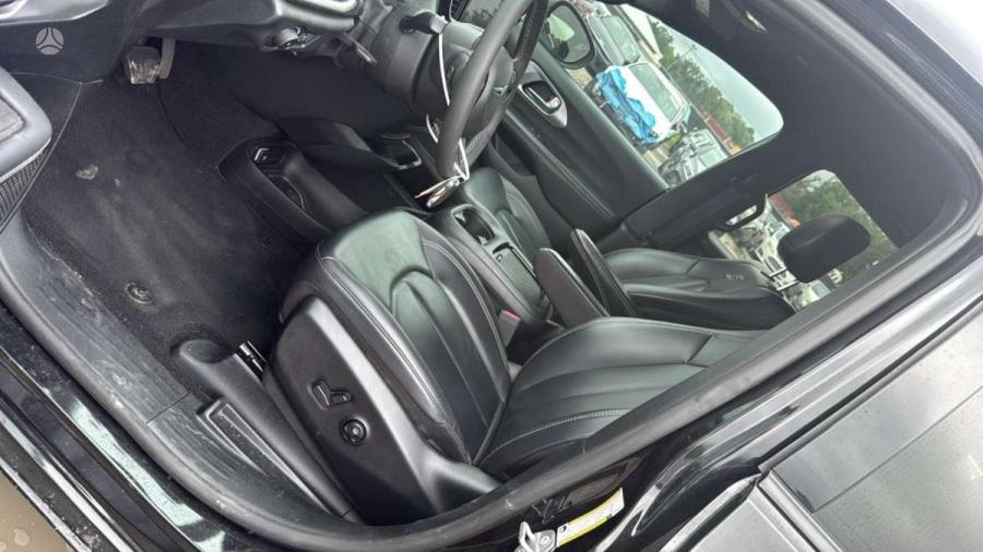 Melns Chrysler Pacifica 2023 Plungė, ar dzinēja tilpumu 3.61 L un nobraukumu 57 tūkst. km par 20850 €, foto 25 vietnē AUTOMOTO.COM.LV