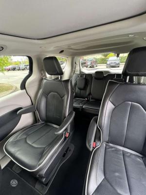 Black Chrysler Pacifica 2023 in Klaipeda, with an engine capacity of 3.60 L and mileage of 77 thousand km for 31800 €, photo 8 on AUTOMOTO.COM.LV