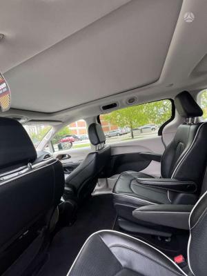 Black Chrysler Pacifica 2023 in Klaipeda, with an engine capacity of 3.60 L and mileage of 77 thousand km for 31800 €, photo 9 on AUTOMOTO.COM.LV