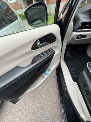Black Chrysler Pacifica 2023 in Klaipeda, with an engine capacity of 3.60 L and mileage of 77 thousand km for 31800 €, photo 11 on AUTOMOTO.COM.LV