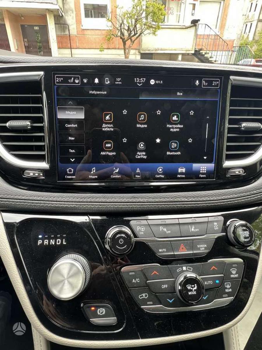 Black Chrysler Pacifica 2023 in Klaipeda, with an engine capacity of 3.60 L and mileage of 77 thousand km for 31800 €, photo 12 on AUTOMOTO.COM.LV