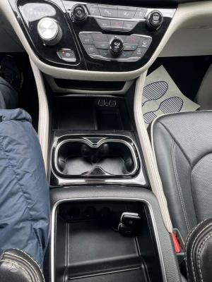 Black Chrysler Pacifica 2023 in Klaipeda, with an engine capacity of 3.60 L and mileage of 77 thousand km for 31800 €, photo 13 on AUTOMOTO.COM.LV