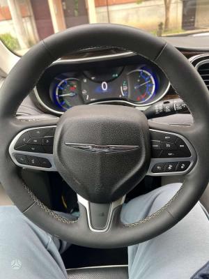 Black Chrysler Pacifica 2023 in Klaipeda, with an engine capacity of 3.60 L and mileage of 77 thousand km for 31800 €, photo 15 on AUTOMOTO.COM.LV