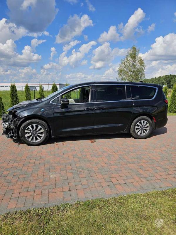 Melns Chrysler Pacifica 2023 Kauņa, ar dzinēja tilpumu 3.60 L un nobraukumu 190 tūkst. km par 11900 €, foto 3 vietnē AUTOMOTO.COM.LV