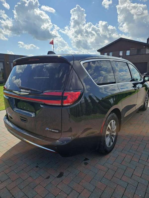 Melns Chrysler Pacifica 2023 Kauņa, ar dzinēja tilpumu 3.60 L un nobraukumu 190 tūkst. km par 11900 €, foto 4 vietnē AUTOMOTO.COM.LV