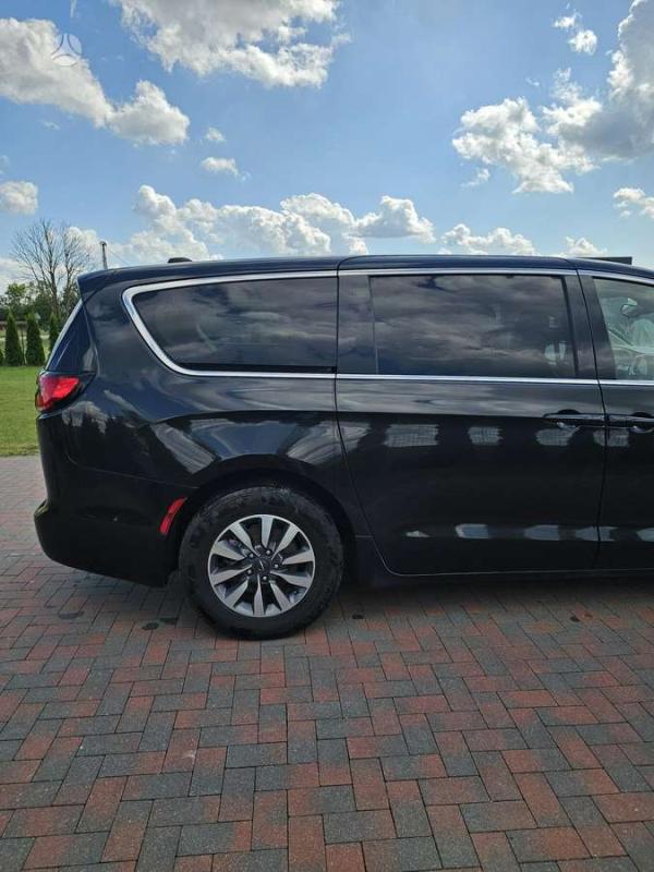Melns Chrysler Pacifica 2023 Kauņa, ar dzinēja tilpumu 3.60 L un nobraukumu 190 tūkst. km par 11900 €, foto 7 vietnē AUTOMOTO.COM.LV