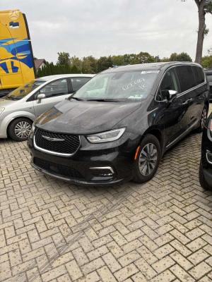Black Chrysler Pacifica 2023 in Klaipeda, with an engine capacity of 3.61 L and mileage of 25 thousand km for 18800 €, photo  on AUTOMOTO.COM.LV