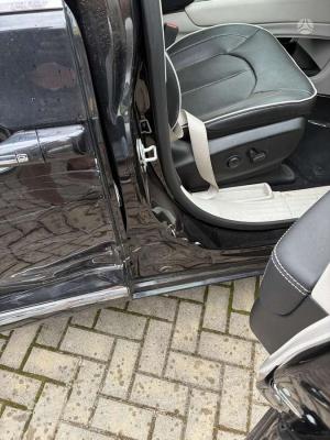 Black Chrysler Pacifica 2023 in Klaipeda, with an engine capacity of 3.61 L and mileage of 25 thousand km for 18800 €, photo 5 on AUTOMOTO.COM.LV